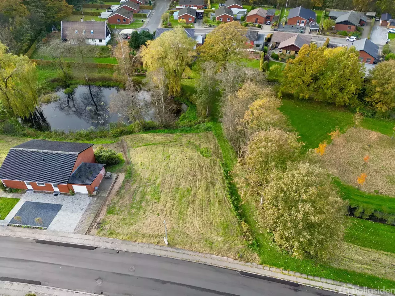 Til salg: Drosselvej 13A, Lunderskov - Helårsgrund på 704 m² - Boligsiden