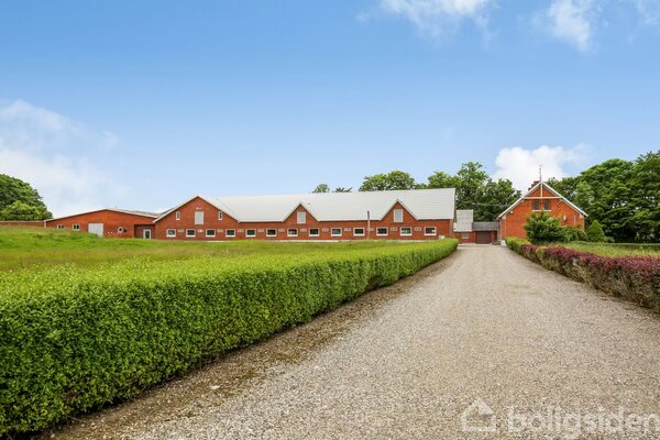 Boliger til salg på Bramstrupvej i 8370 Hadsten – Se 2 boliger til salg ...